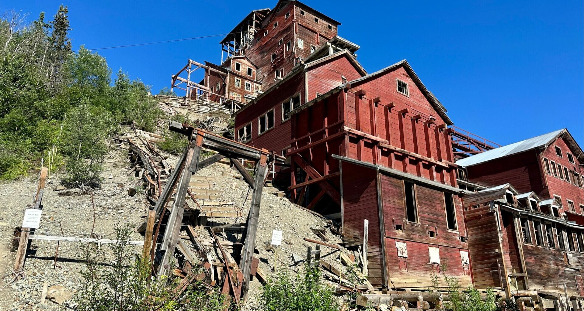 Kennicott & McCarthy: Alaska's Weirdest Towns - Getaway Couple