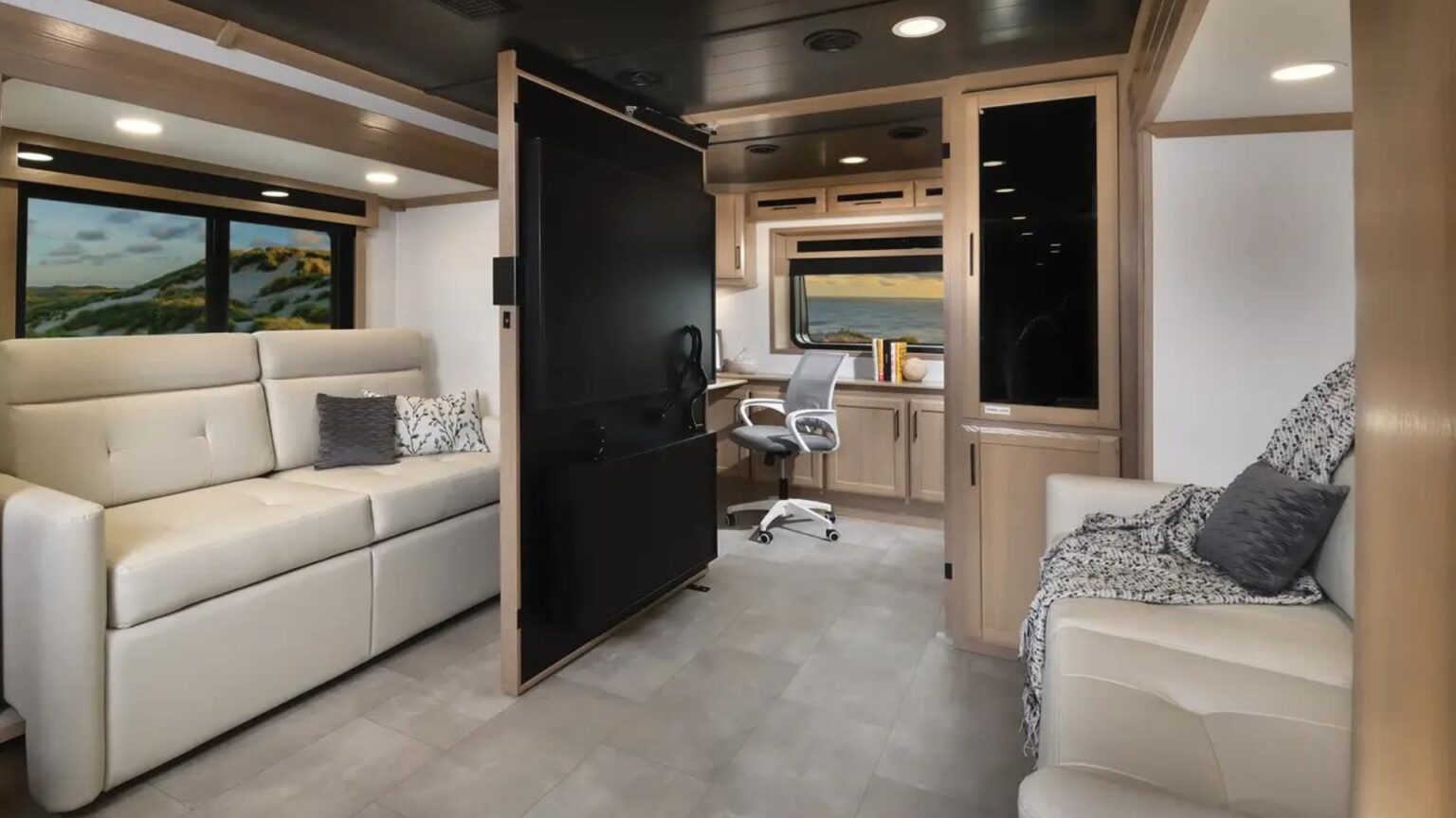 Best Fifth Wheel Layouts With Office Space - Getaway Couple