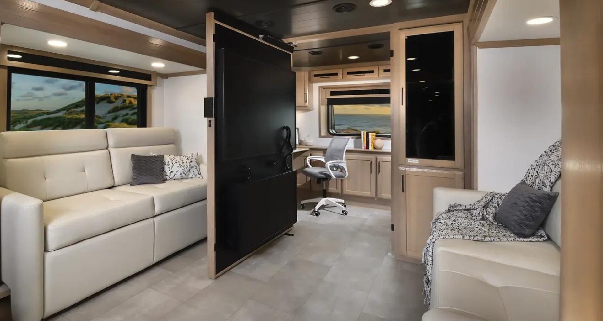Best Fifth Wheel Layouts With Office Space - Getaway Couple
