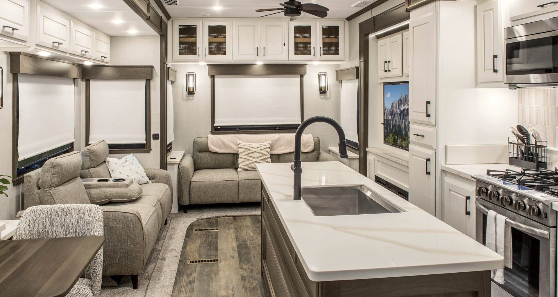 A Breakdown of DRV Mobile Suites - Getaway Couple