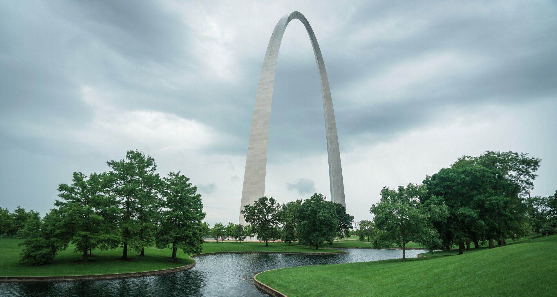 Don't Waste Your Time In Gateway Arch National Park - Getaway Couple