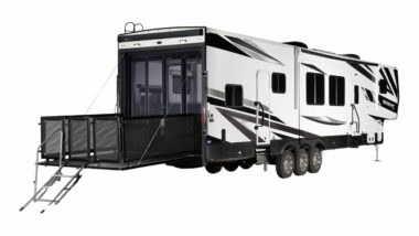 A Breakdown of the Jayco Seismic - Getaway Couple