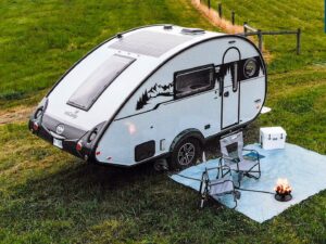 A Breakdown of the nuCamp Tab 400 - Getaway Couple