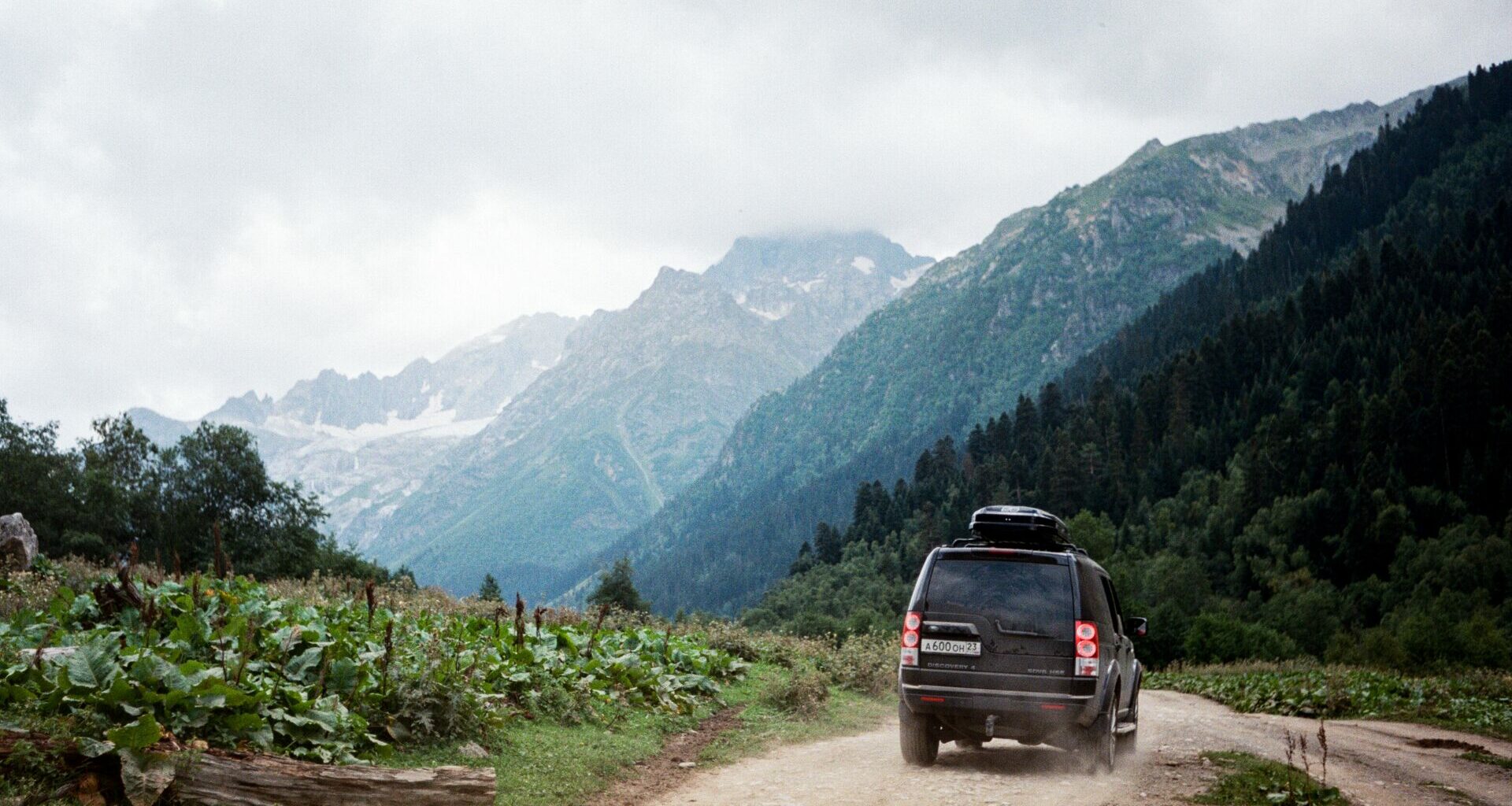 The Pros and Cons of Bringing a Toad Car RVing - Getaway Couple